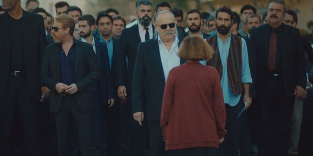İçerde 4. Bölüm : Füsun, Celal Baba ile karşı karşıya!