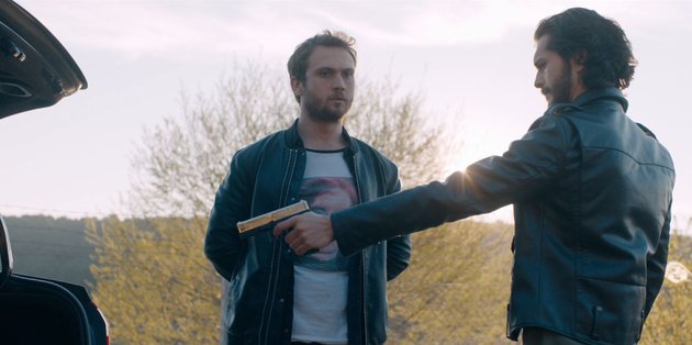 Çukur 23. Bölüm : Emrah Elvis'i vuruyor!