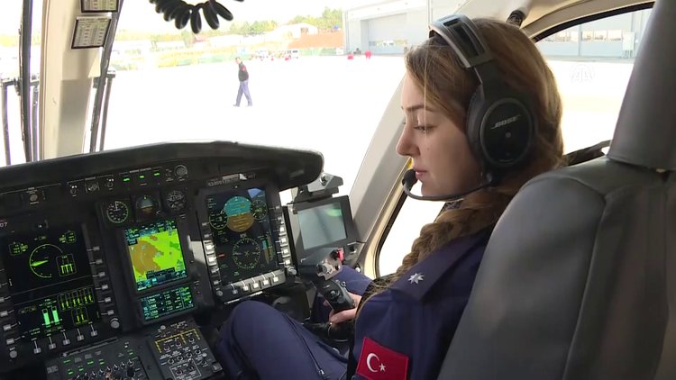 Emniyetin ilk kadın helikopter pilotu olarak tarihe geçti | Video