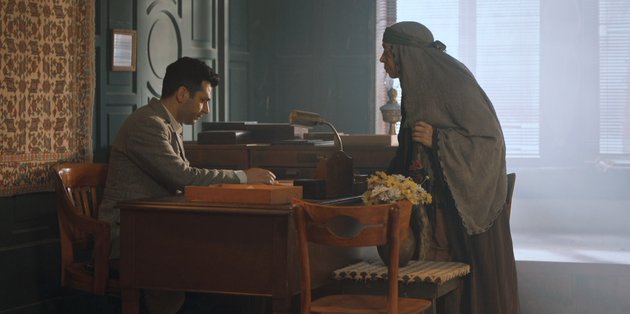 Aziz 8. Bölüm : Aziz, Efnan'ın gitmediğini öğreniyor!