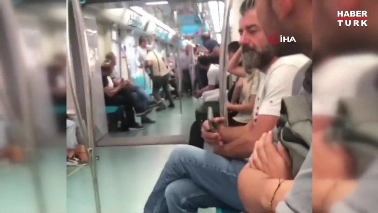 Pendik'te Marmaray'da güreş gibi kavga kamerada | Video