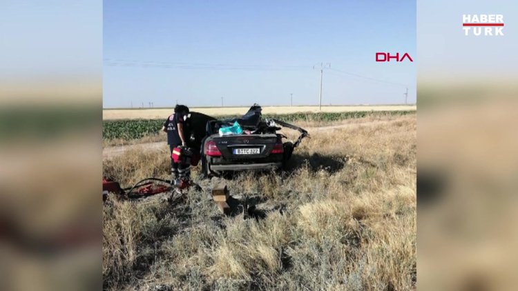 Otomobil tıra arkadan çarptı: 3 ölü, 1 yaralı | Video