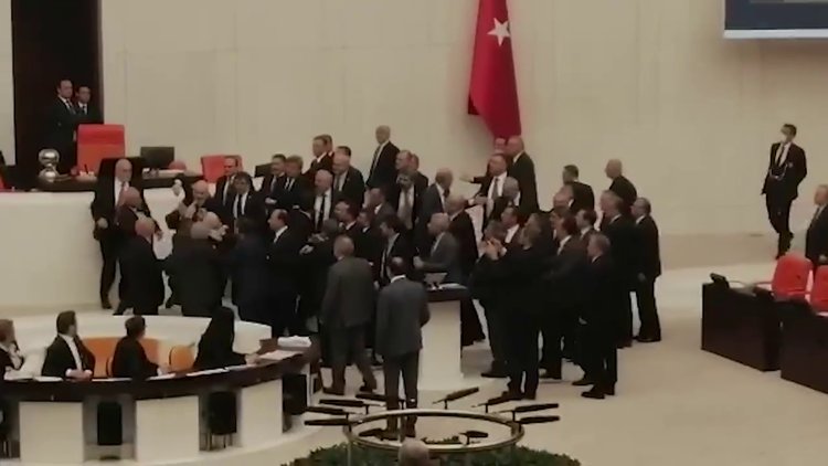 Meclis'te "yumruklu" kavga! | Video