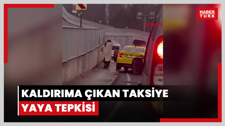 Kaldırıma çıkan taksiye yaya tepkisi | Video