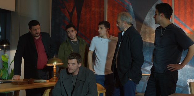 Aile 29. Bölüm : Babür, Bedri'yi kaçırıyor.