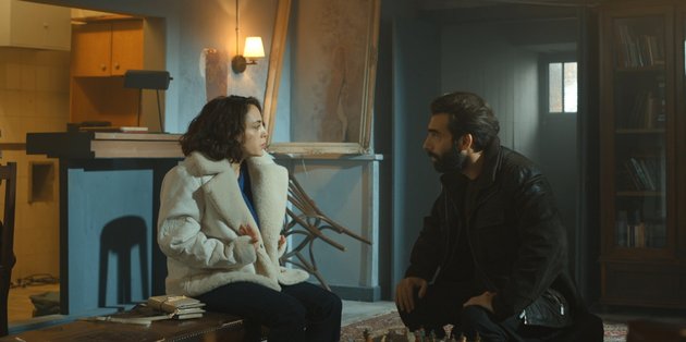 Kara 4. Bölüm : Zeynep, Kara'ya kaçırılma hikayesini anlatıyor!