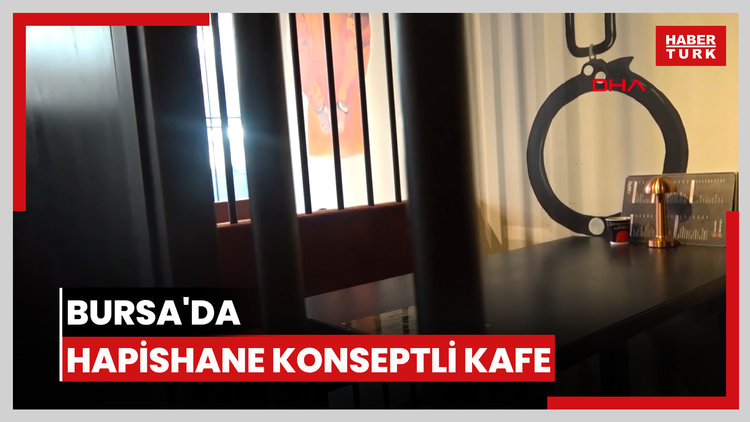 Hapishane konseptli kafede garsonlar gardiyan kıyafetiyle servis ...