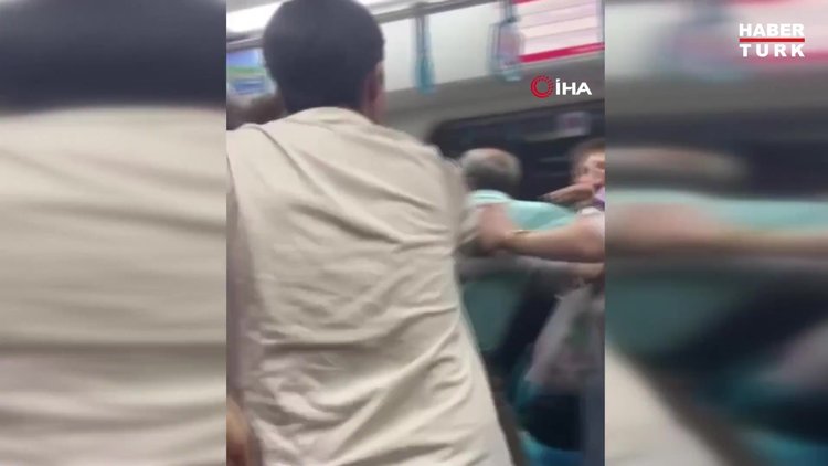 Marmaray’da tekmeli yumruklu kavga | Video