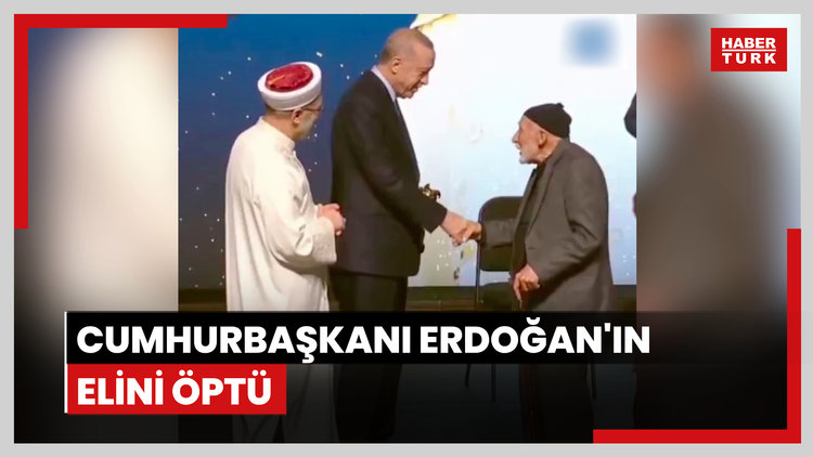 Cumhurbaşkanı Erdoğan'ın elini öptü | Video